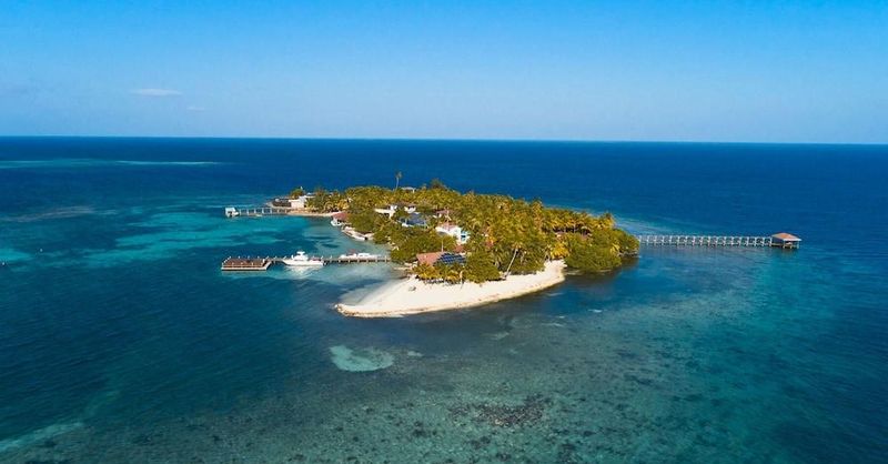 Ray Caye, An Island Resort, Ray Caye Private Island - photos and rooms ...