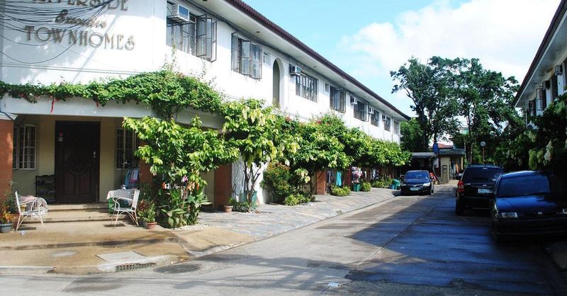 Riverside Executive Townhomes, Cainta: easy hotel booking on HotelFriend