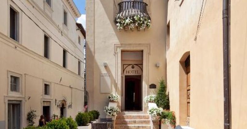 Hotel Degli Affreschi in Montefalco: room booking on HotelFriend