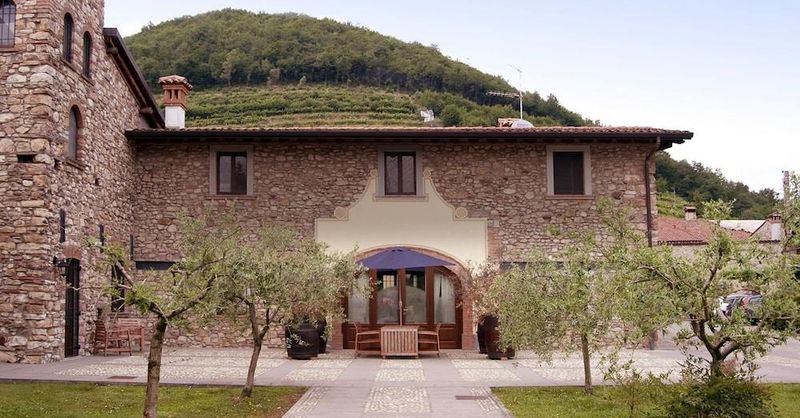 Villa Gradoni in Monticelli Brusati - photos and rooms on HotelFriend