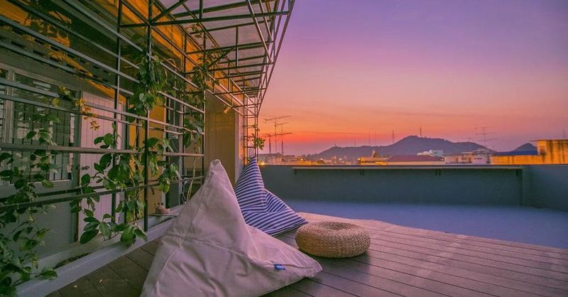 Chedi View Hostel & Rooftop Bar, Phetchaburi: room booking online on ...