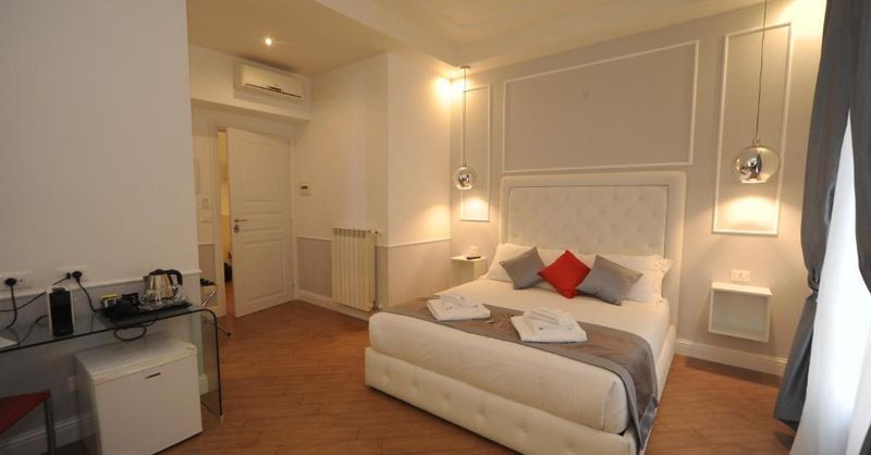 My Suites Piazza di Spagna, Rome: easy hotel booking on HotelFriend