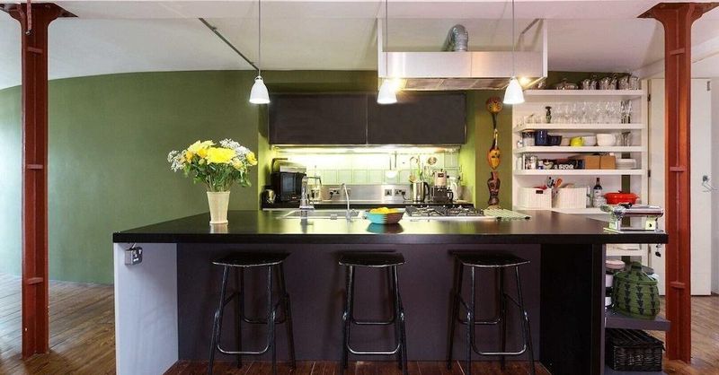 Characterful London Bridge Loft: quick and easy booking on HotelFriend