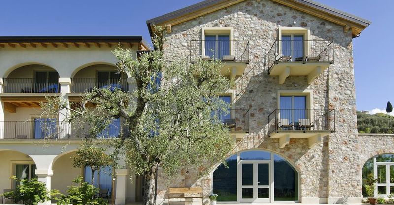 Ca' Barbini Resort in Garda - photos and rooms on HotelFriend