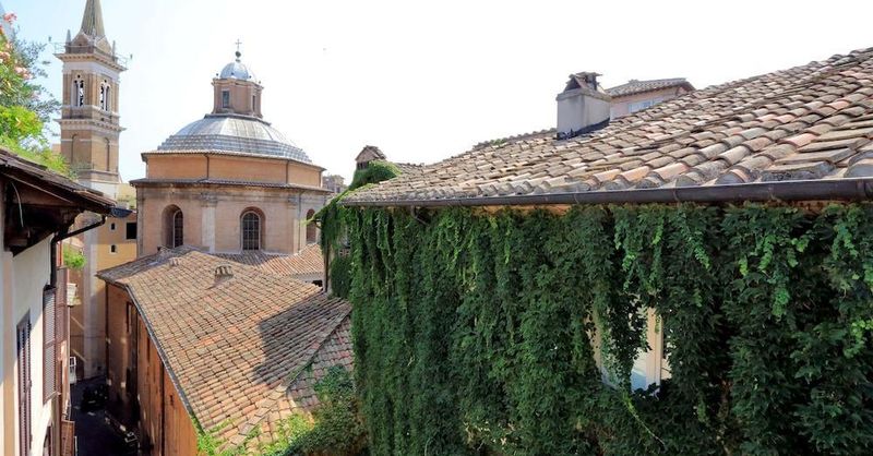 Volpe, Rome - easy hotel booking on HotelFriend