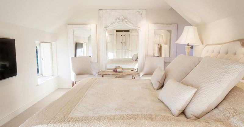 The Wiveton Bell: rooms and photos on HotelFriend