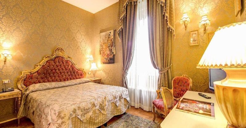 Domus Colosseo Hotel in Rome: Bilder & Zimmer mit HotelFriend