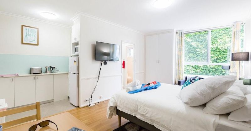 Genie, 1bdr East Melbourne Studio: book top-grade hotels on HotelFriend