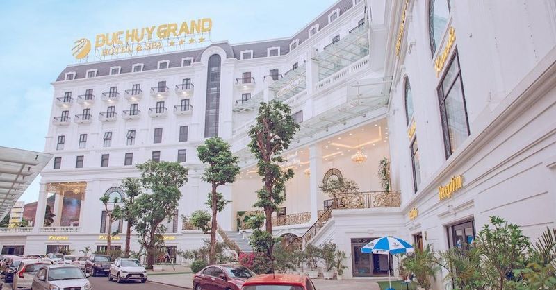 Duc Huy Grand Hotel & SPA, Lào Cai: book accommodation on HotelFriend