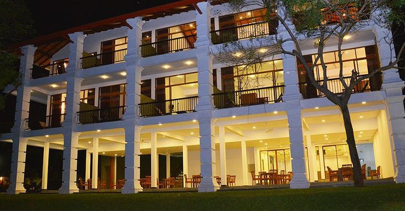 Diya Dahara Resort in Tissamaharama - book accommodation on HotelFriend
