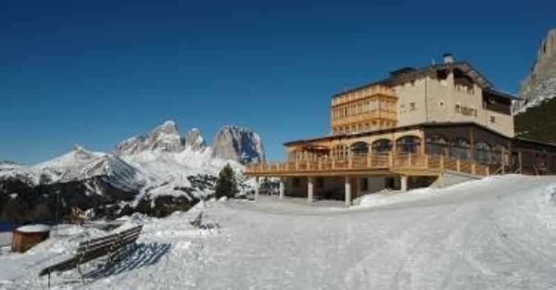 Hotel Pordoi in Canazei: Zimmerbuchung online auf HotelFriend