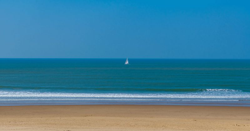 Plage du Veillon, Talmont-Saint-Hilaire, France - photos, rooms, and ...